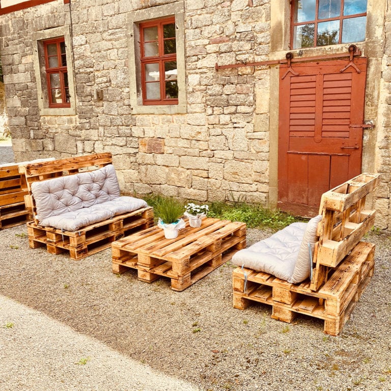 Paletten-Lounge , inkl. 1 Tisch , 2 Sitze , 2 Polster / grau , VE ...